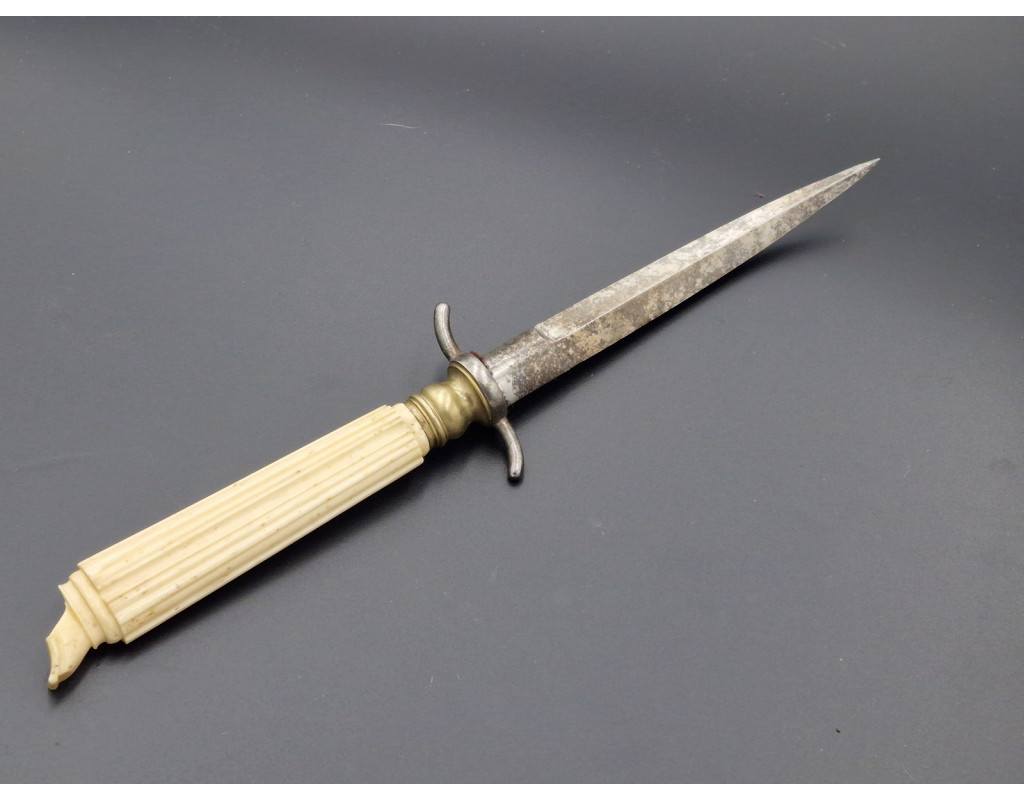 PETITE DAGUE ROMANTIQUE OU DE VERTU DE CEINTURE OU JARRETIERE STYLE...