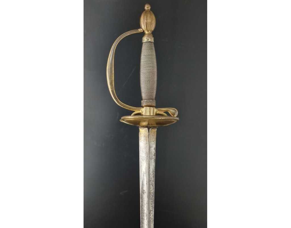 RARE EPÉE DE PAGE MODELE 1767 « AUX FLEURS DE LYS » DE CHARLES BONN...