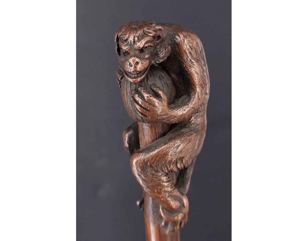 CANNE DE MARCHE CASSE TETE SINGE EN BRONZE PROTEGEANT SON BUTIN - F...