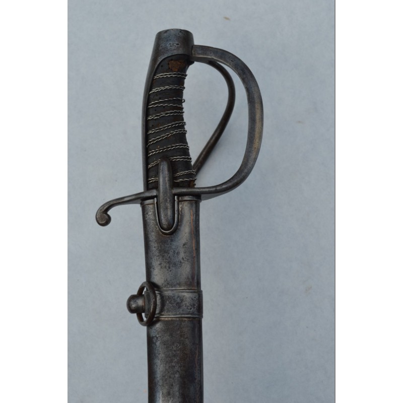 SABRE DES OFFICIERS DE CHASSEURS A CHEVAL OU LANCIERS EN FER MODÈLE...